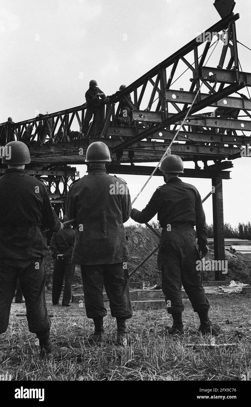 Construction bailybrug hi-res stock photography and images - Alamy