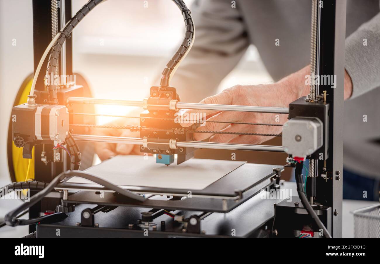 3d printing hand hi-res stock photography and images - Alamy