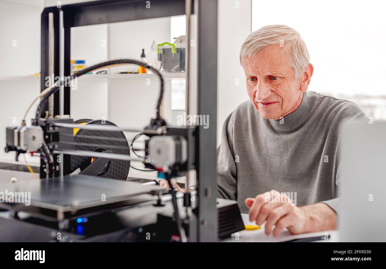 Man with 3D printer Stock Photo - Alamy