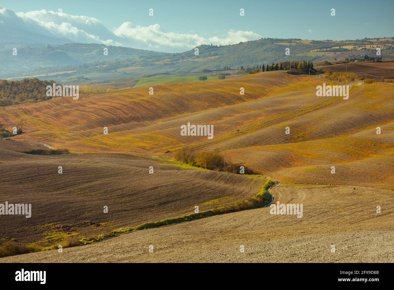 landscape with agricultural field and hills in Tuscany, Italy in autumn ...