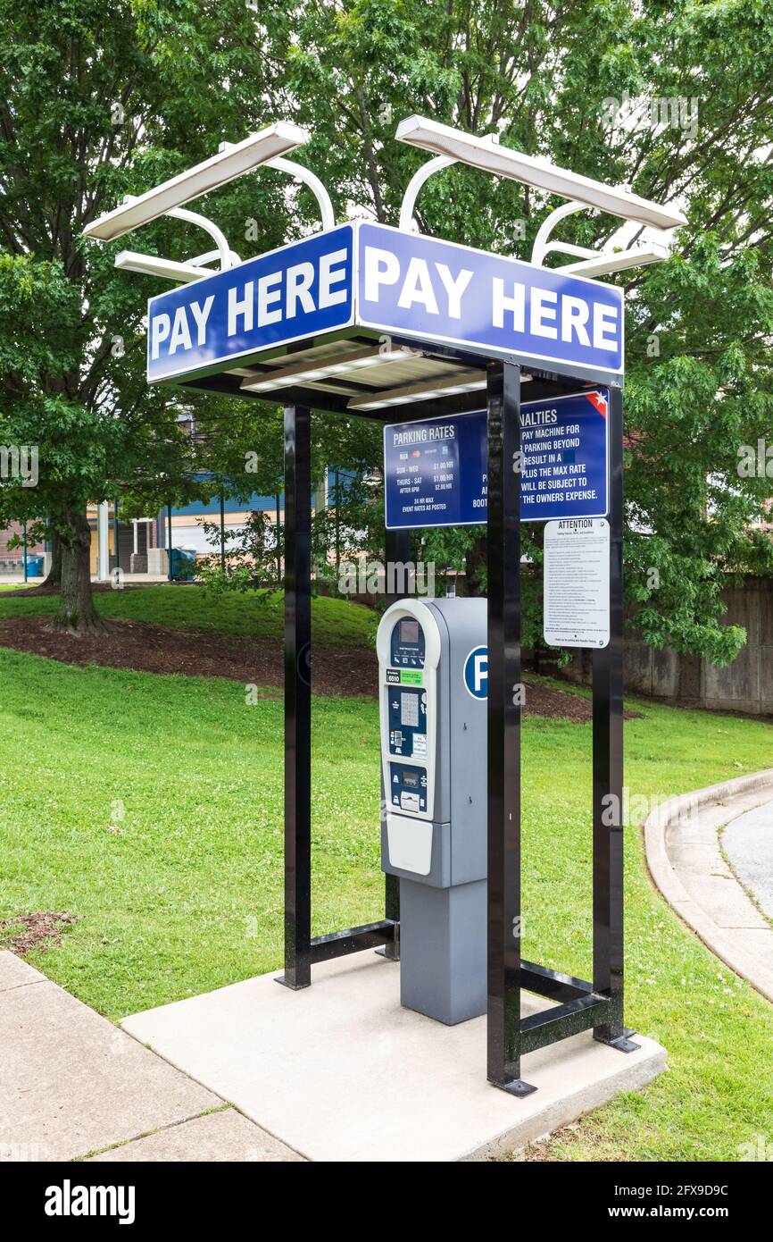CHATTANOOGA, TN, USA-10 MAY 2021: An automated pay station for parking ...