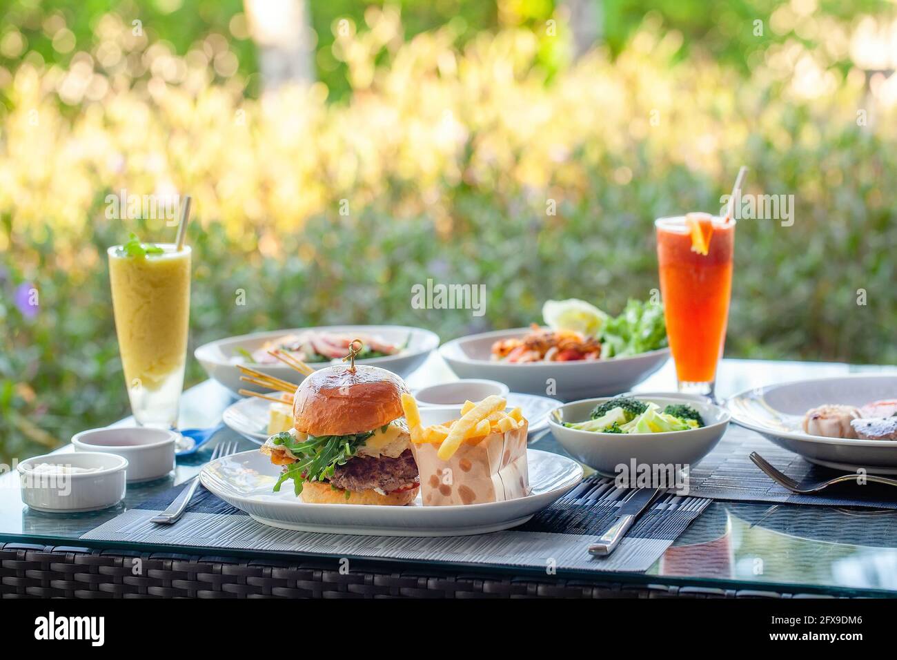 Burger buffet hi-res stock photography and images - Alamy