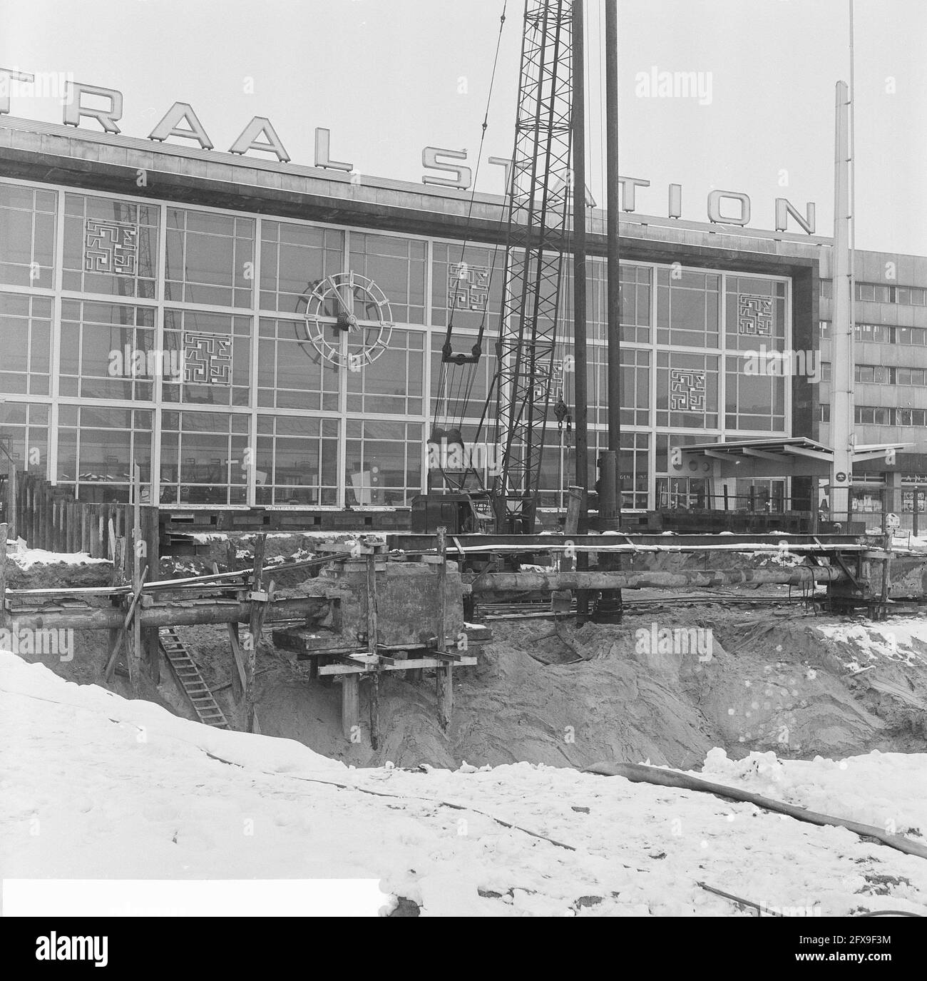 Construction of pedestrian tunnel at Rotterdam Central Station ...