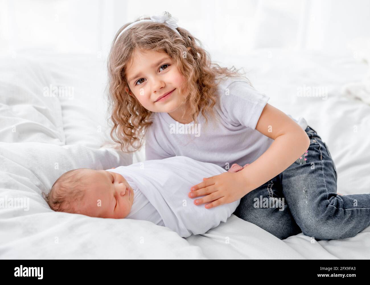 Newborn baby and sister Stock Photo - Alamy