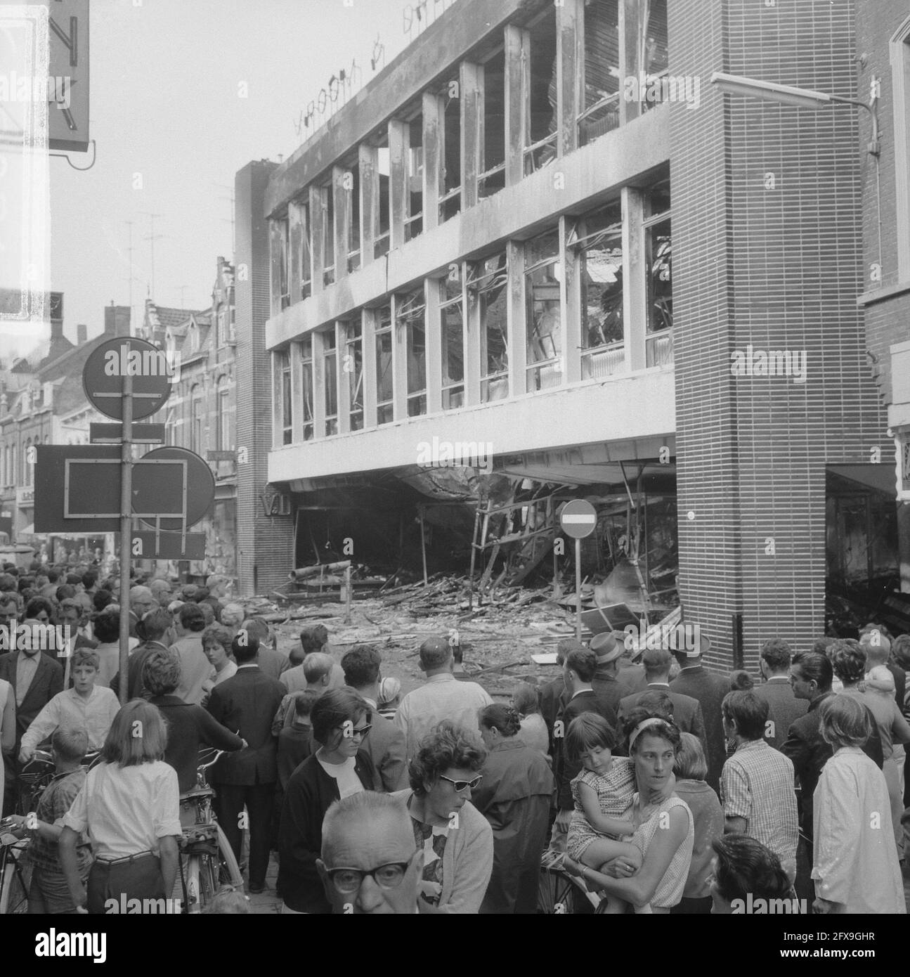 Fire at V and D in Tilburg, the heavily damaged building, August 10 ...