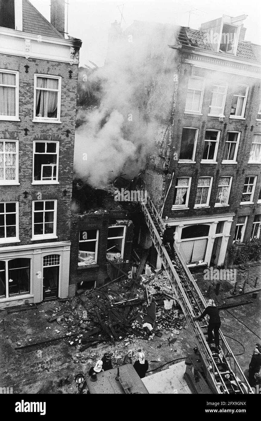 Fire and explosions in a building on the Quellijnstraat in Amsterdam ...