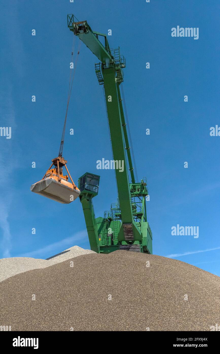 Harbor crane hi-res stock photography and images - Alamy