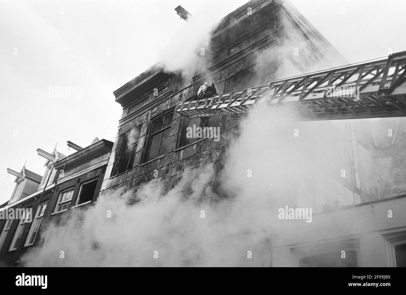 Fire at corner of Oranjestraat-Brouwersgracht, Amsterdam; three dead ...
