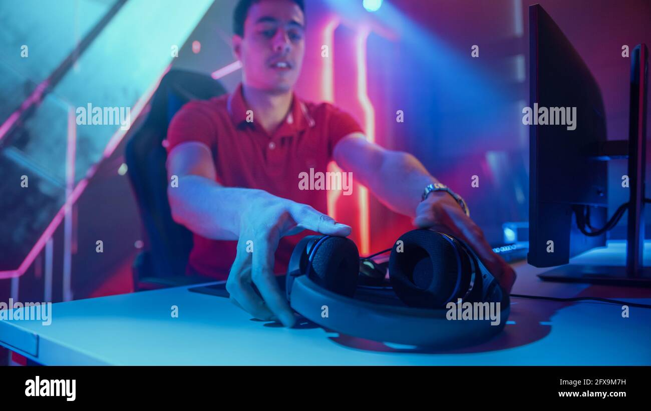 Gamer put on headphones start hi-res stock photography and images - Alamy