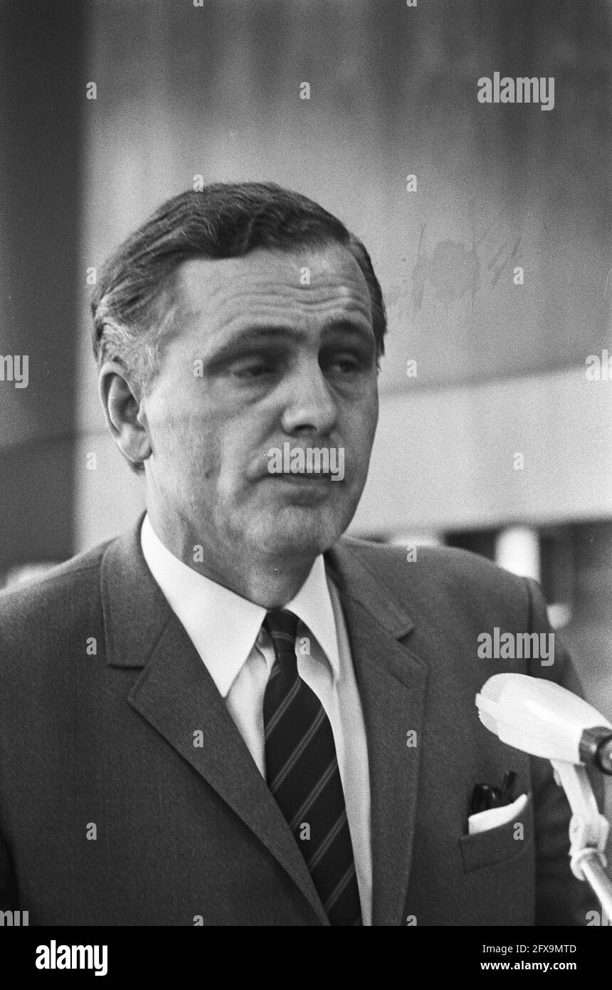 Kolk heads hi-res stock photography and images - Alamy