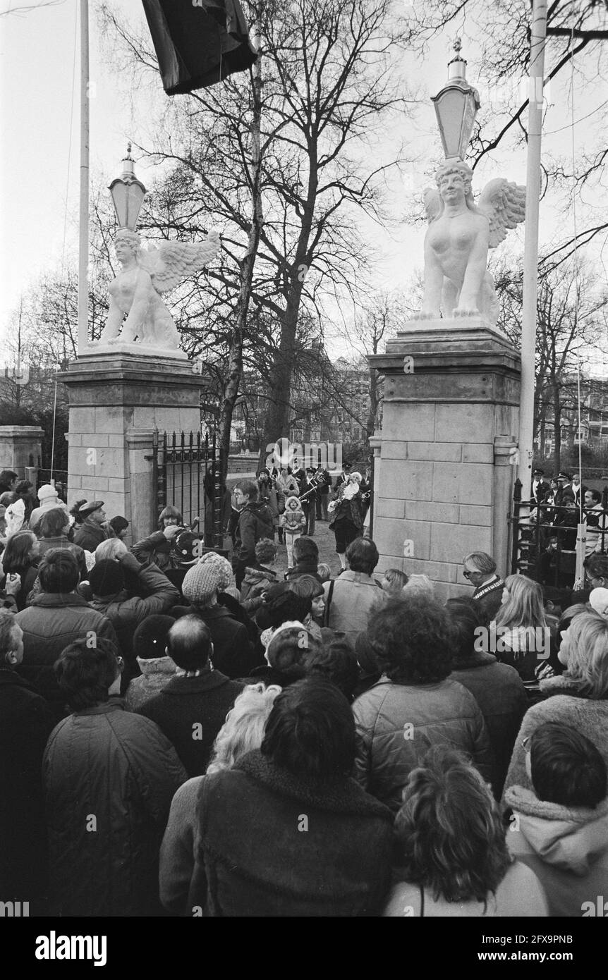 Mayor Polak and his wife unveil two sphinxes at the entrance to ...