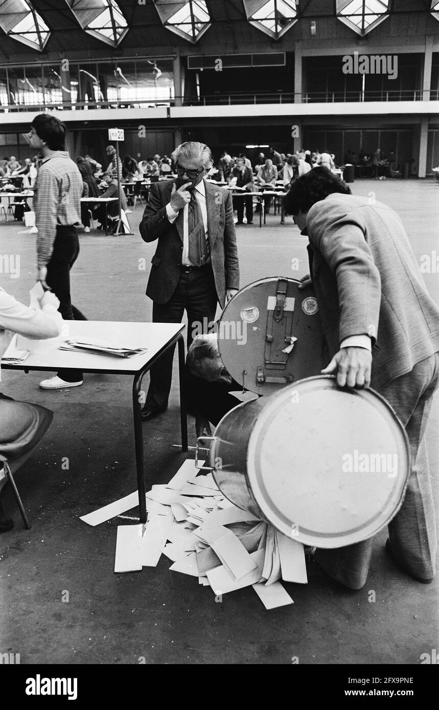 Mayor polak watching hi-res stock photography and images - Alamy