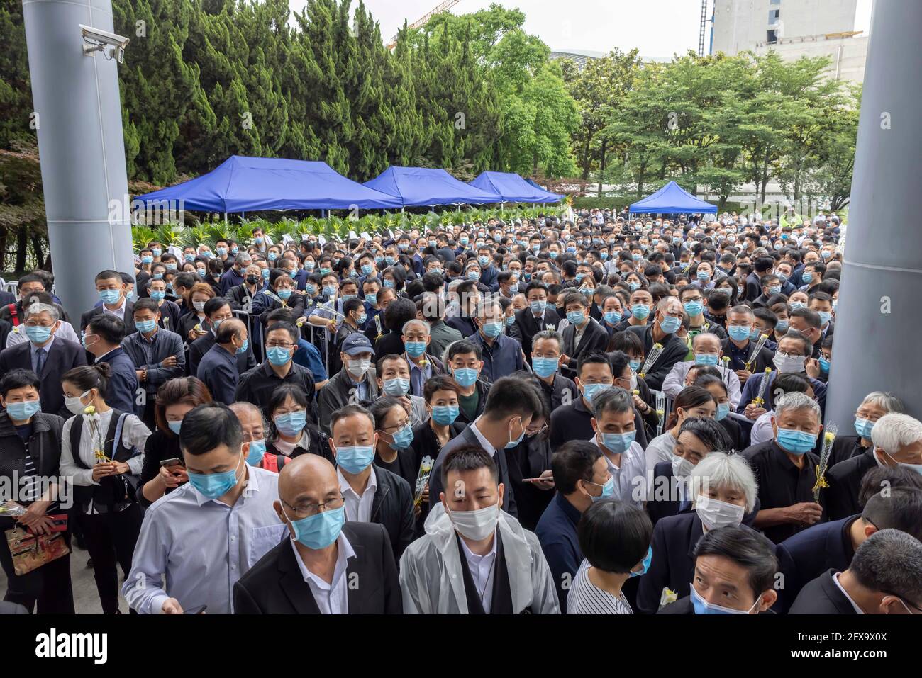 Shanghai. 26th May, 2021. People wait to bid farewell to deceased China ...