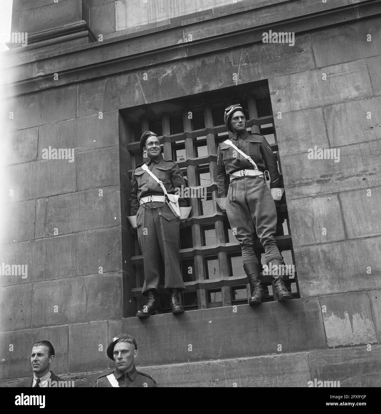 [Canadian military police in front of the Paleis op de Dam], June 28 ...