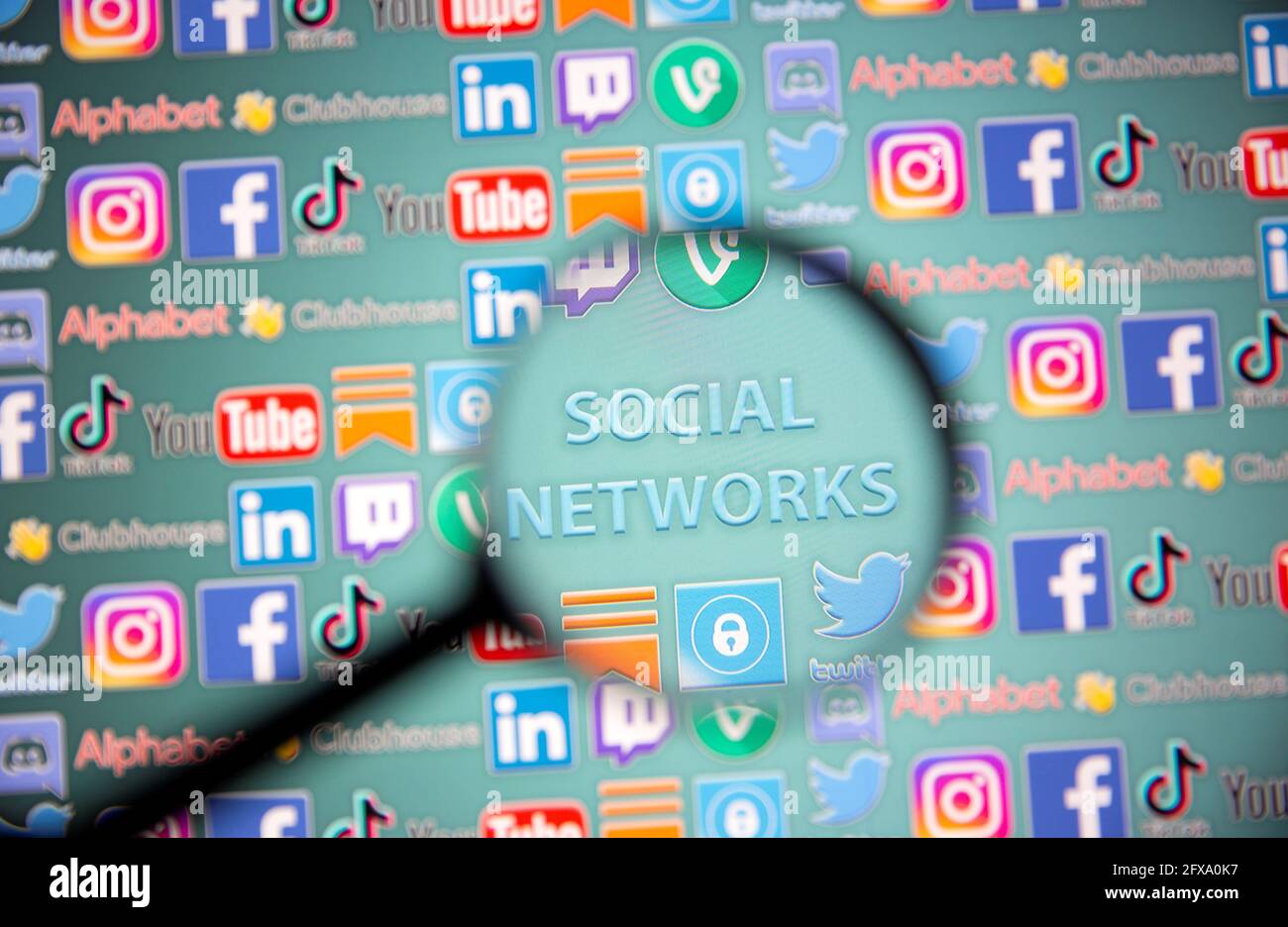 Social media logos hi-res stock photography and images - Alamy