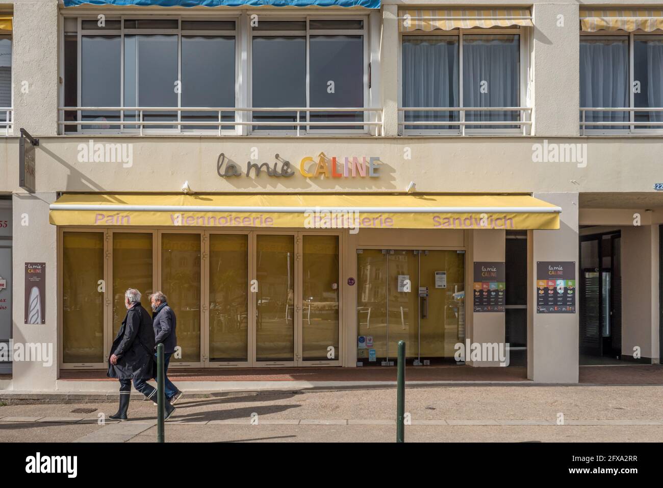 LA MIE CALINE Front Store Facade of french Shop with Logo Signage in ...