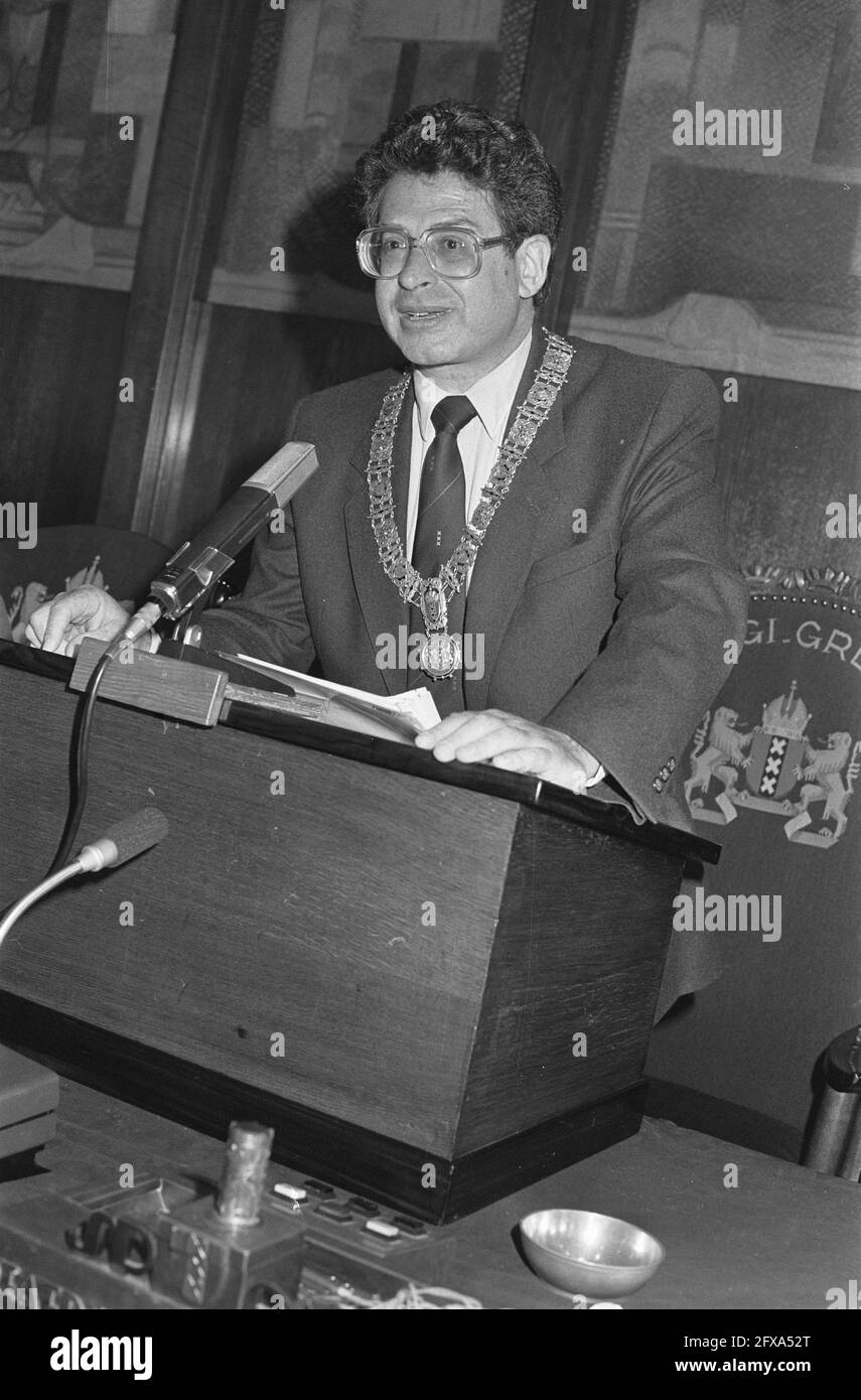 Ed van thijn wearing chain hi-res stock photography and images - Alamy