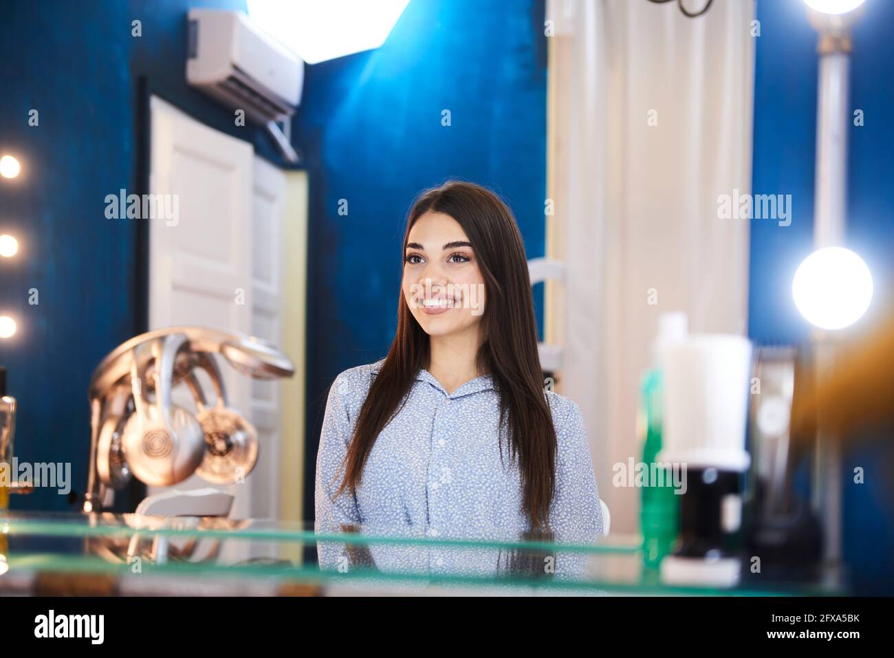 Professional work makeup hi-res stock photography and images - Alamy