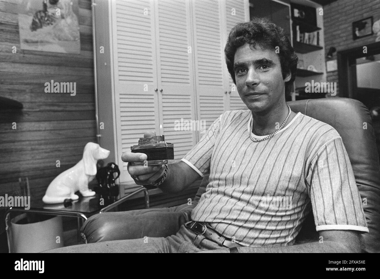 Offringa displaying listening devices hi-res stock photography and ...