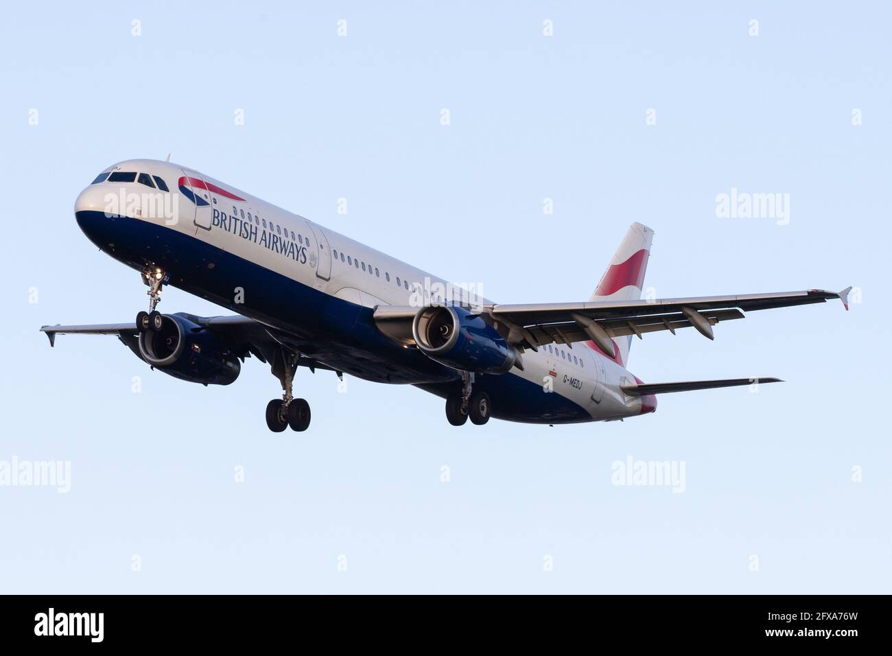 Ba airbus a321 landing hi-res stock photography and images - Alamy