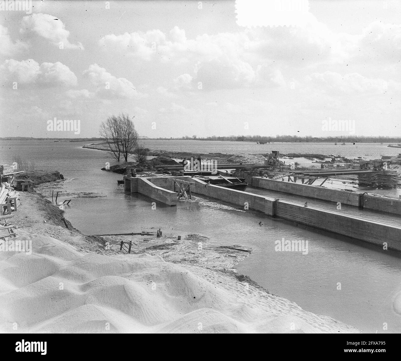 Dike failure sluice doesburg hi-res stock photography and images - Alamy