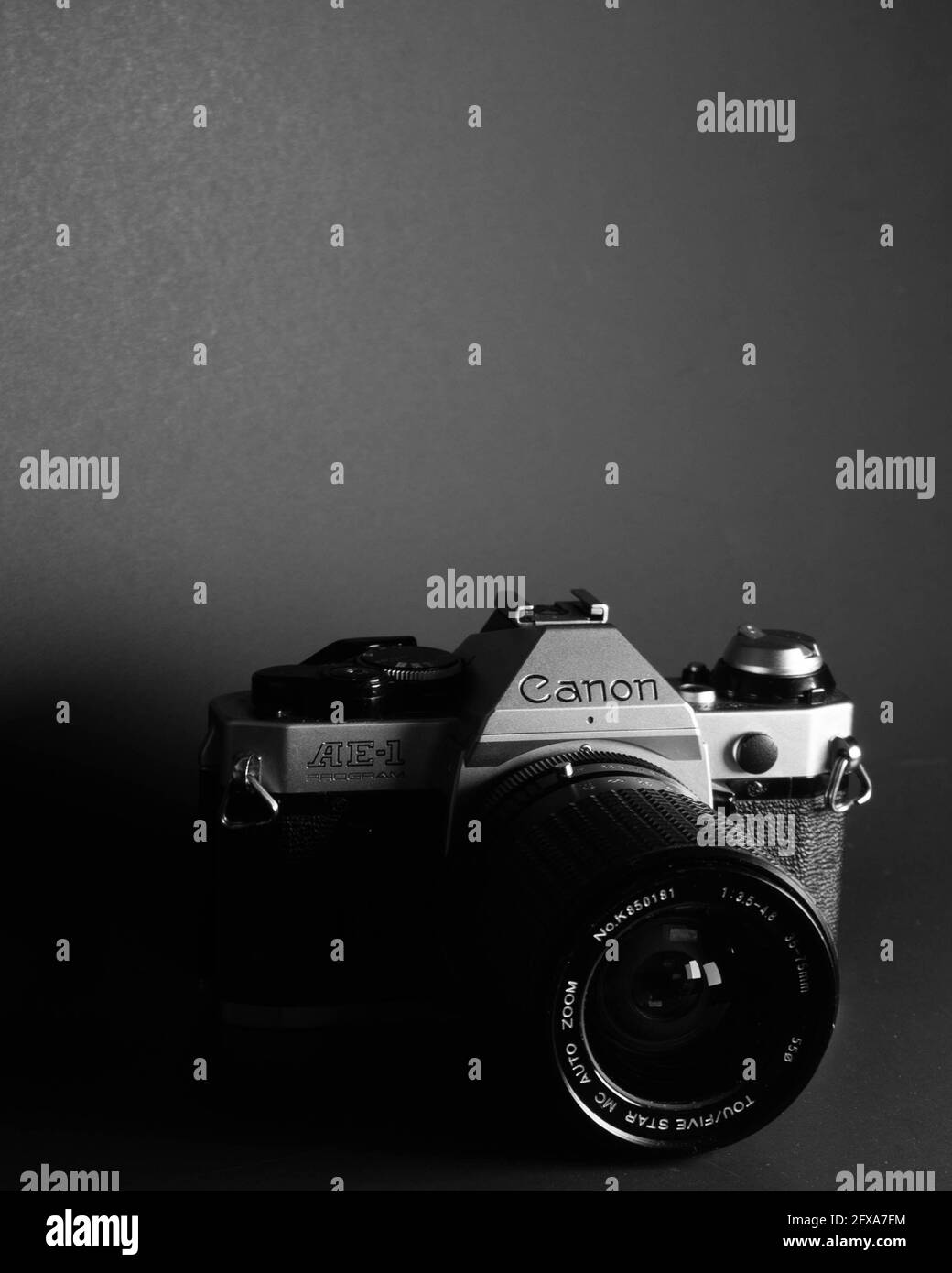 Black canon camera hi-res stock photography and images - Alamy