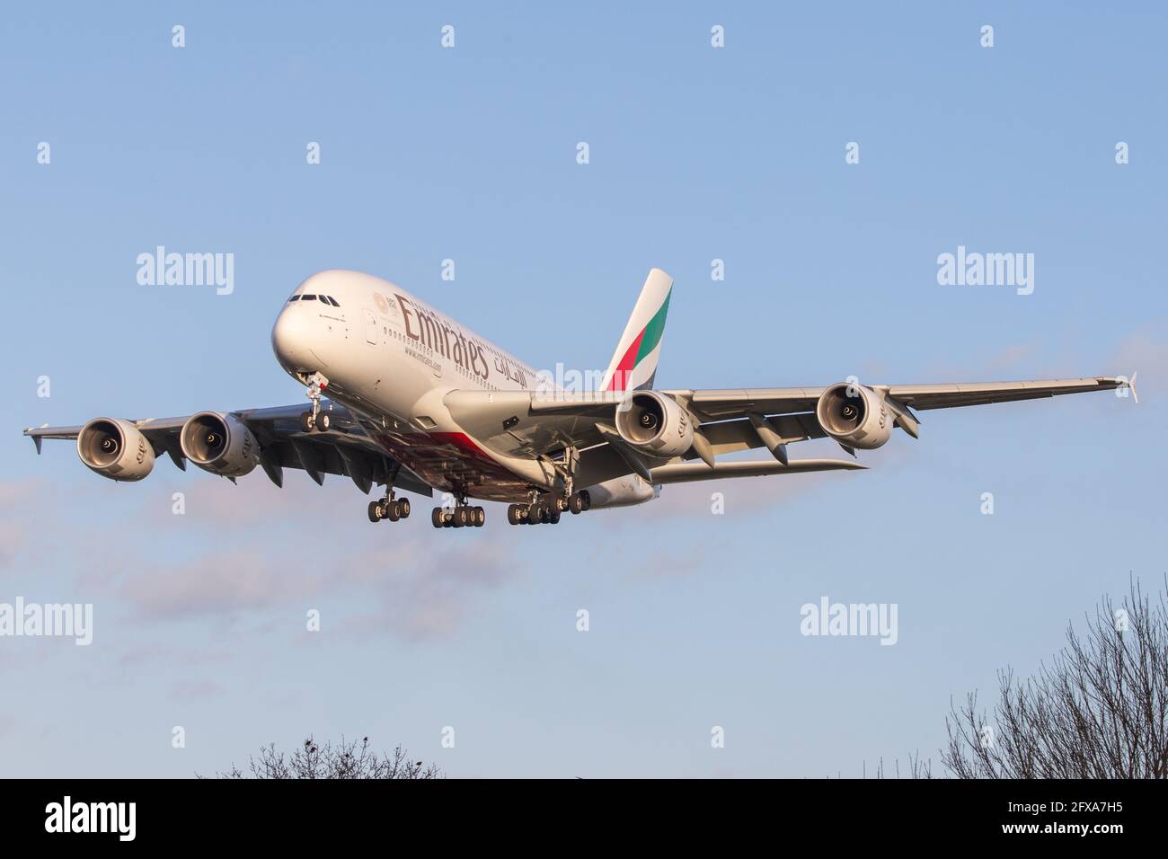 Emirates airbus a388 hi-res stock photography and images - Alamy