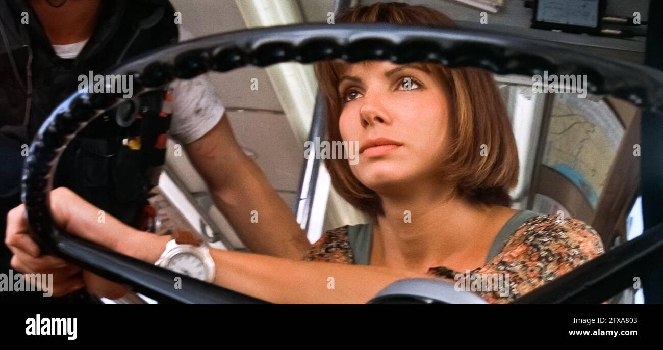 USA. Keanu Reeves and Sandra Bullock in a scene from the (C)Twentieth ...