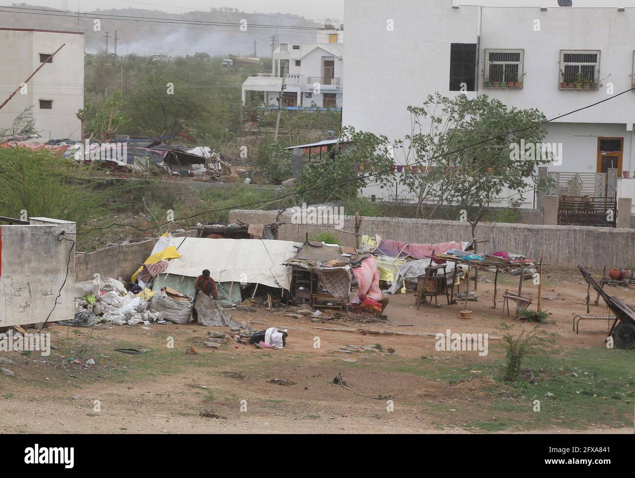 Slums of india extreme poverty hi-res stock photography and images - Alamy