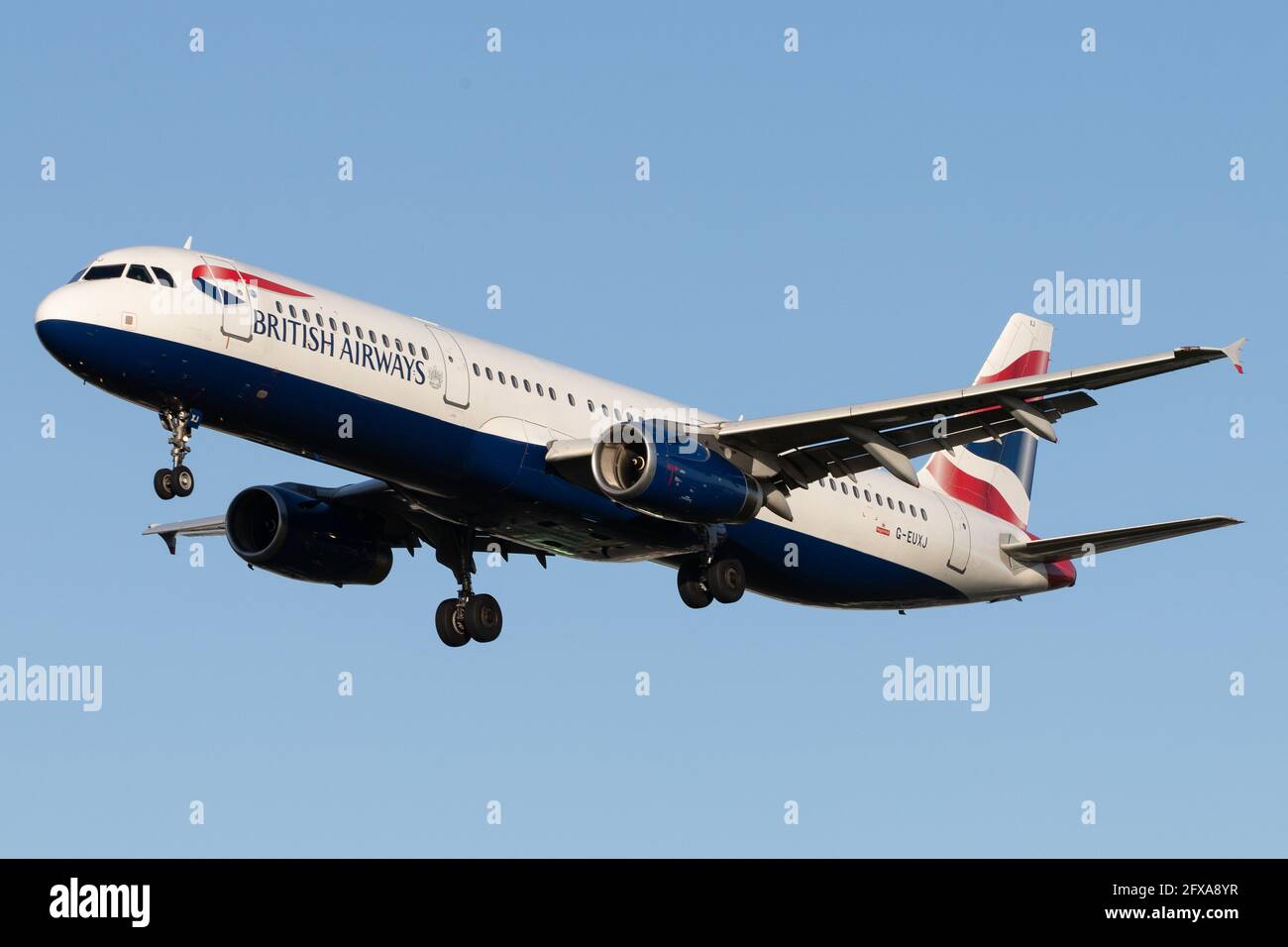 Ba airbus a321 landing hi-res stock photography and images - Alamy