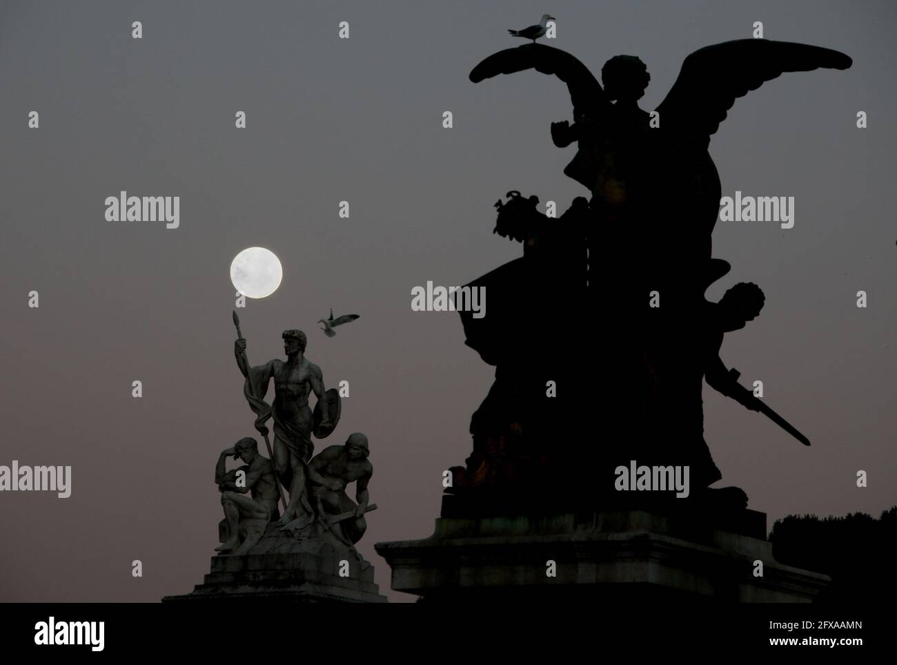 Rome, The Superluna during the Full Moon period photographed at the ...