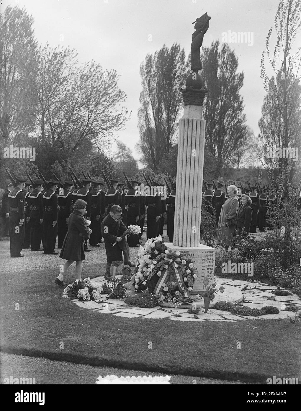 Commemorations of the dead. Amsterdam Ooster Cemetery, 4 May 1953 ...
