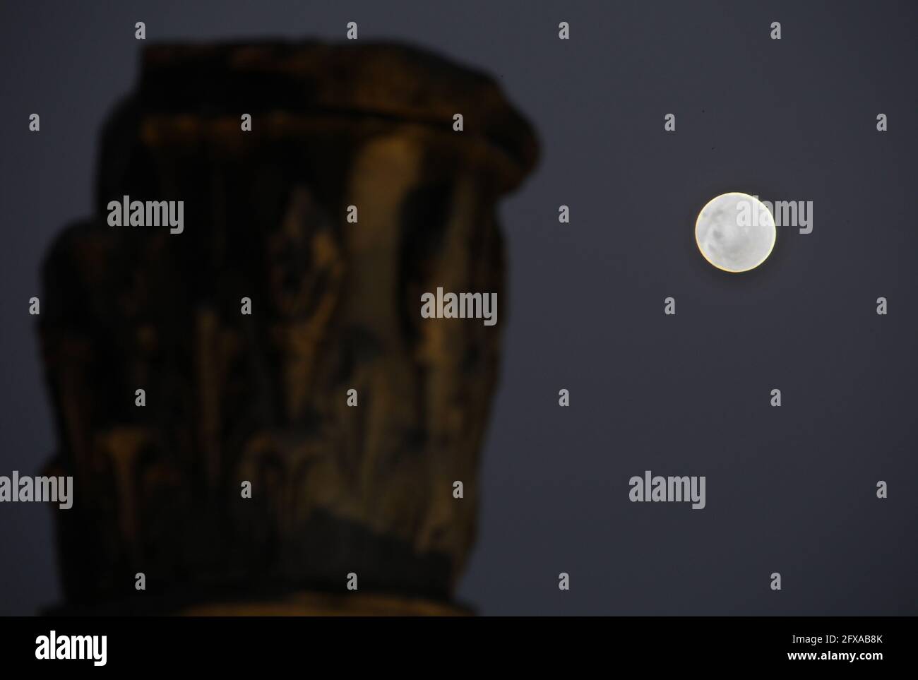 Rome, The Superluna during the Full Moon period photographed at the ...