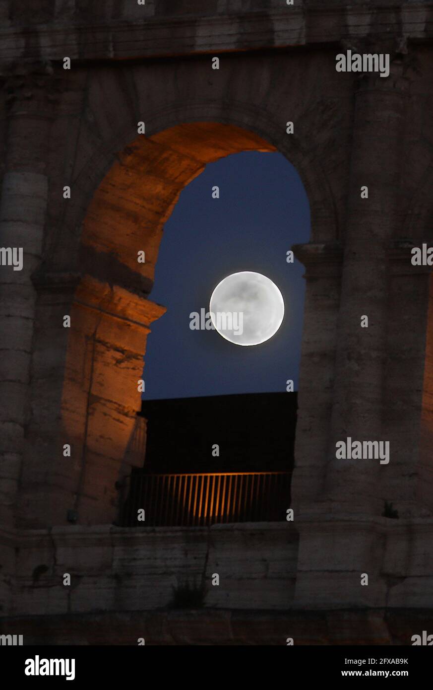 Rome, The Superluna during the Full Moon period photographed at the ...