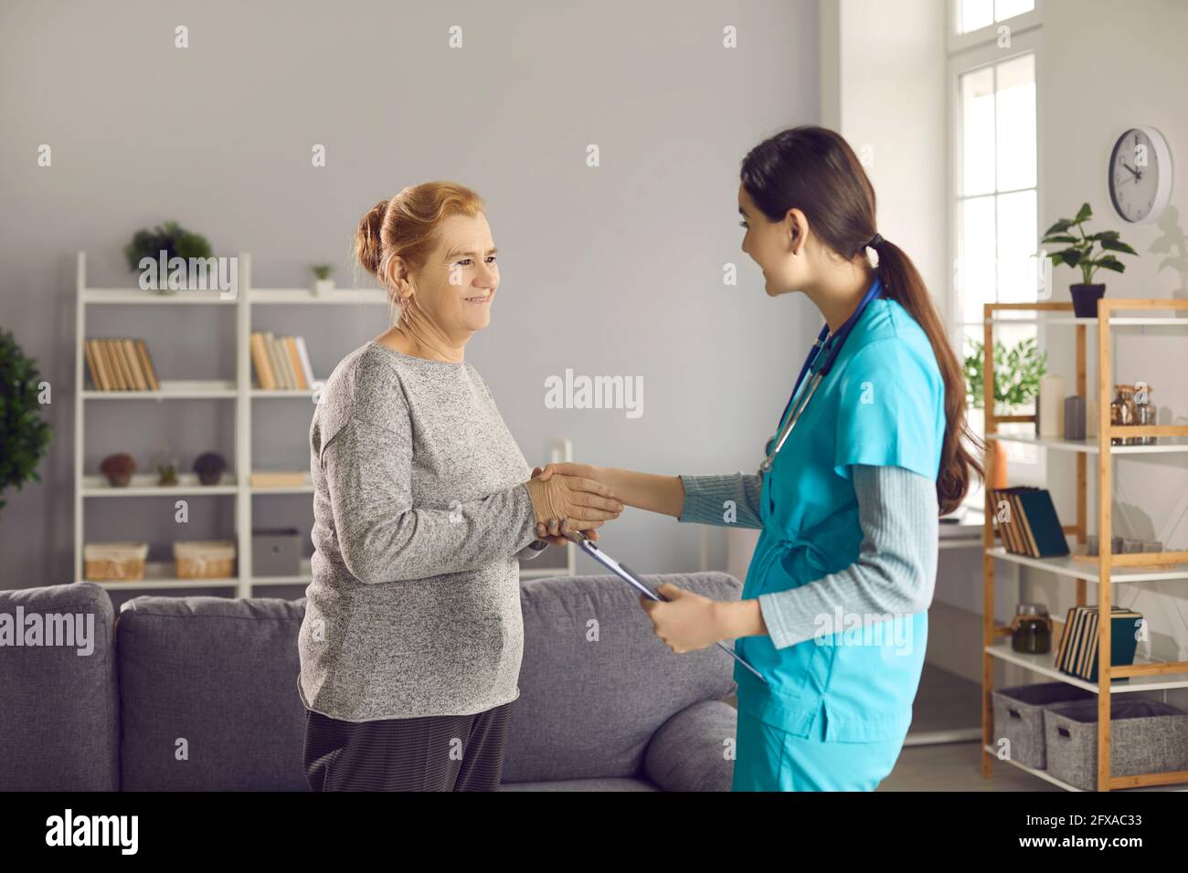 Nurse greeting patient hi-res stock photography and images - Alamy