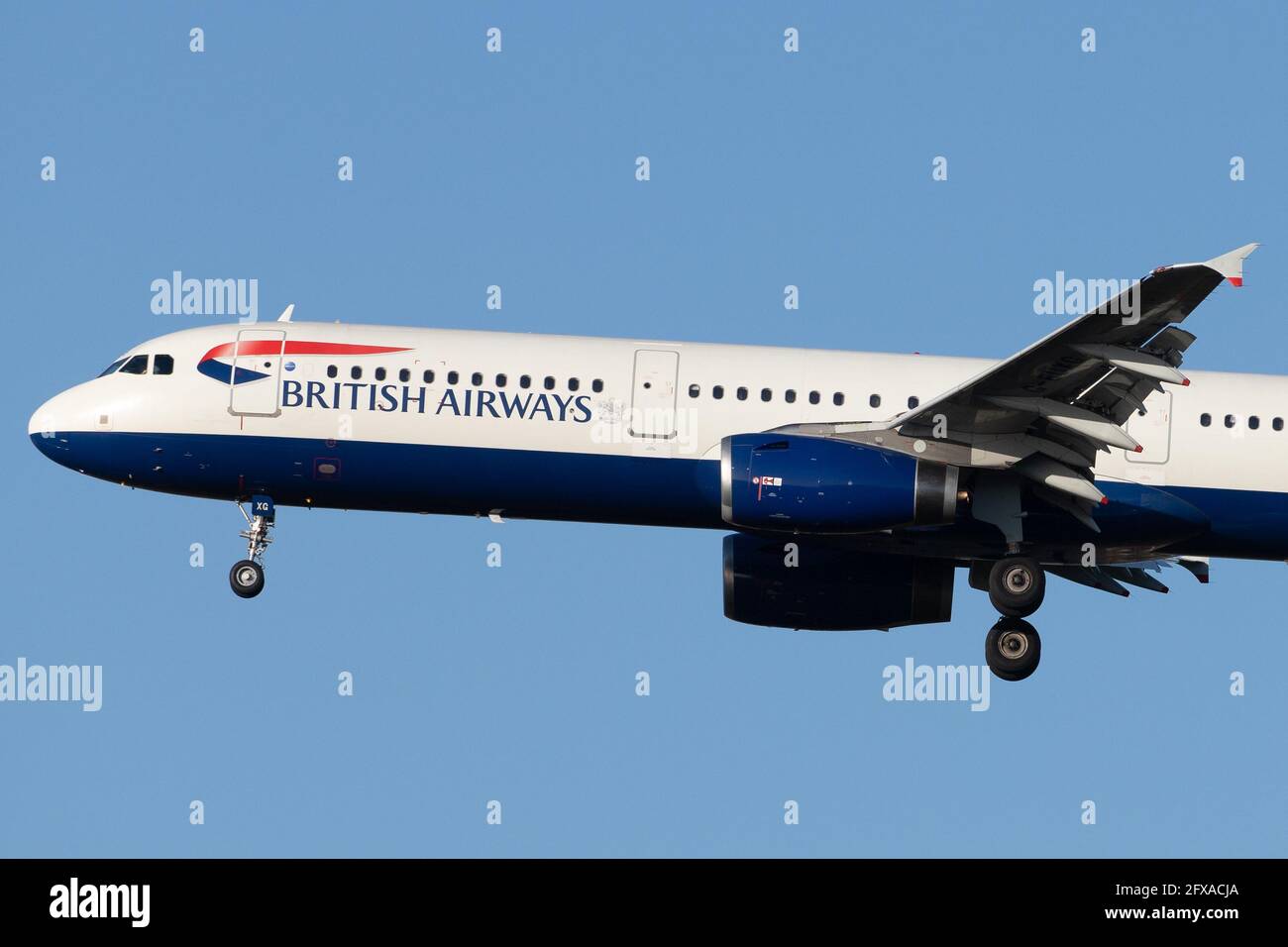 Ba a321 landing hi-res stock photography and images - Alamy