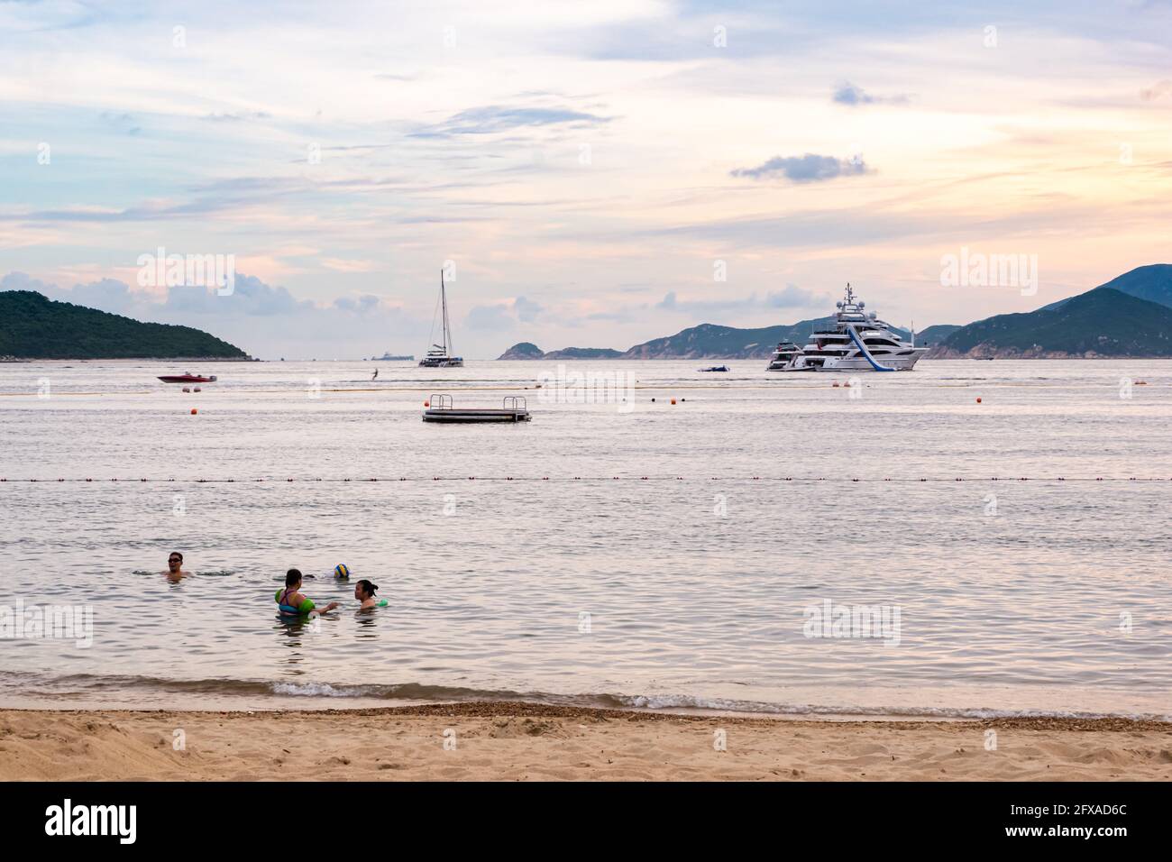 Repulse beach hi-res stock photography and images - Alamy