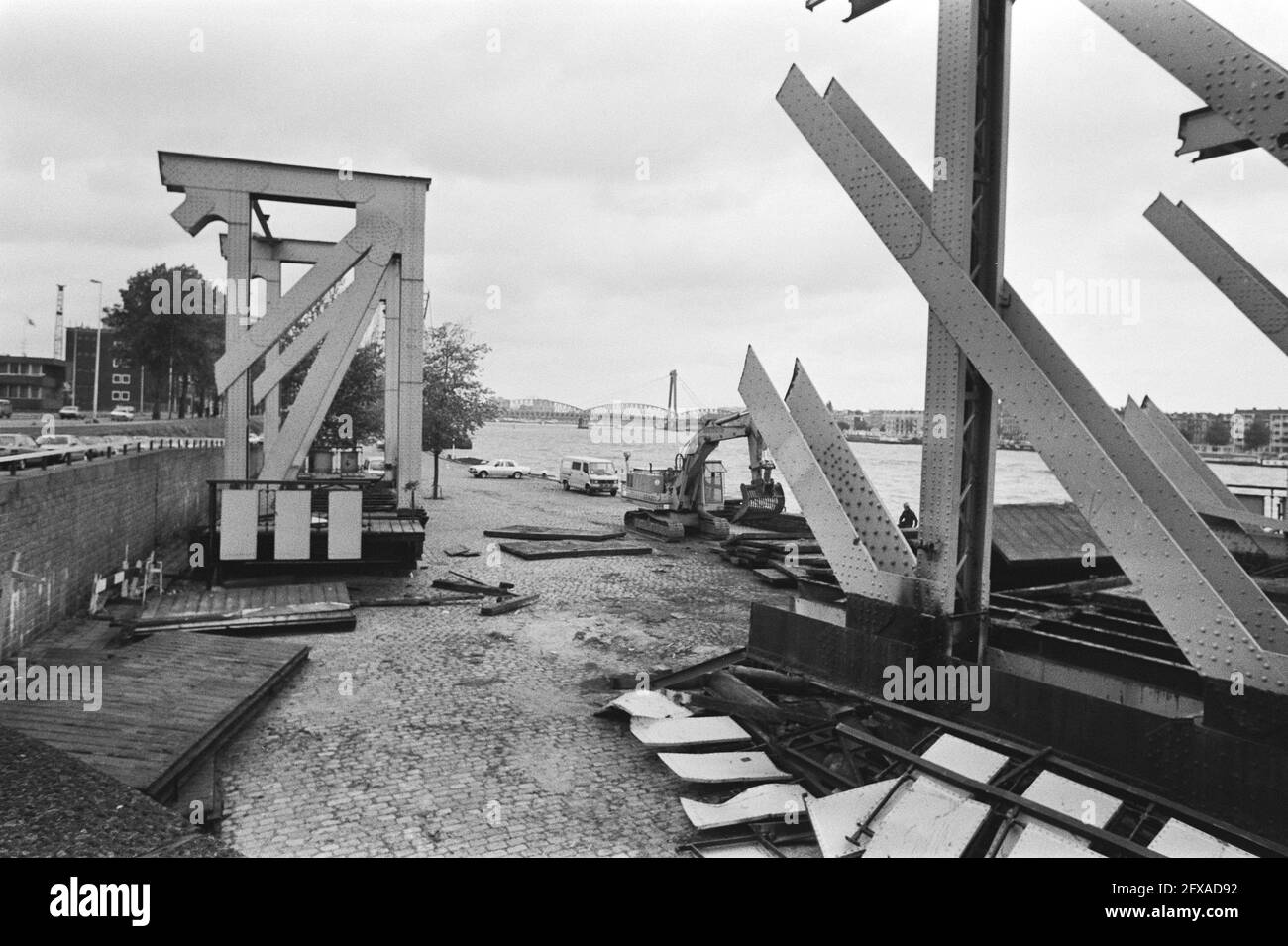 Saw bridge sections hi-res stock photography and images - Alamy