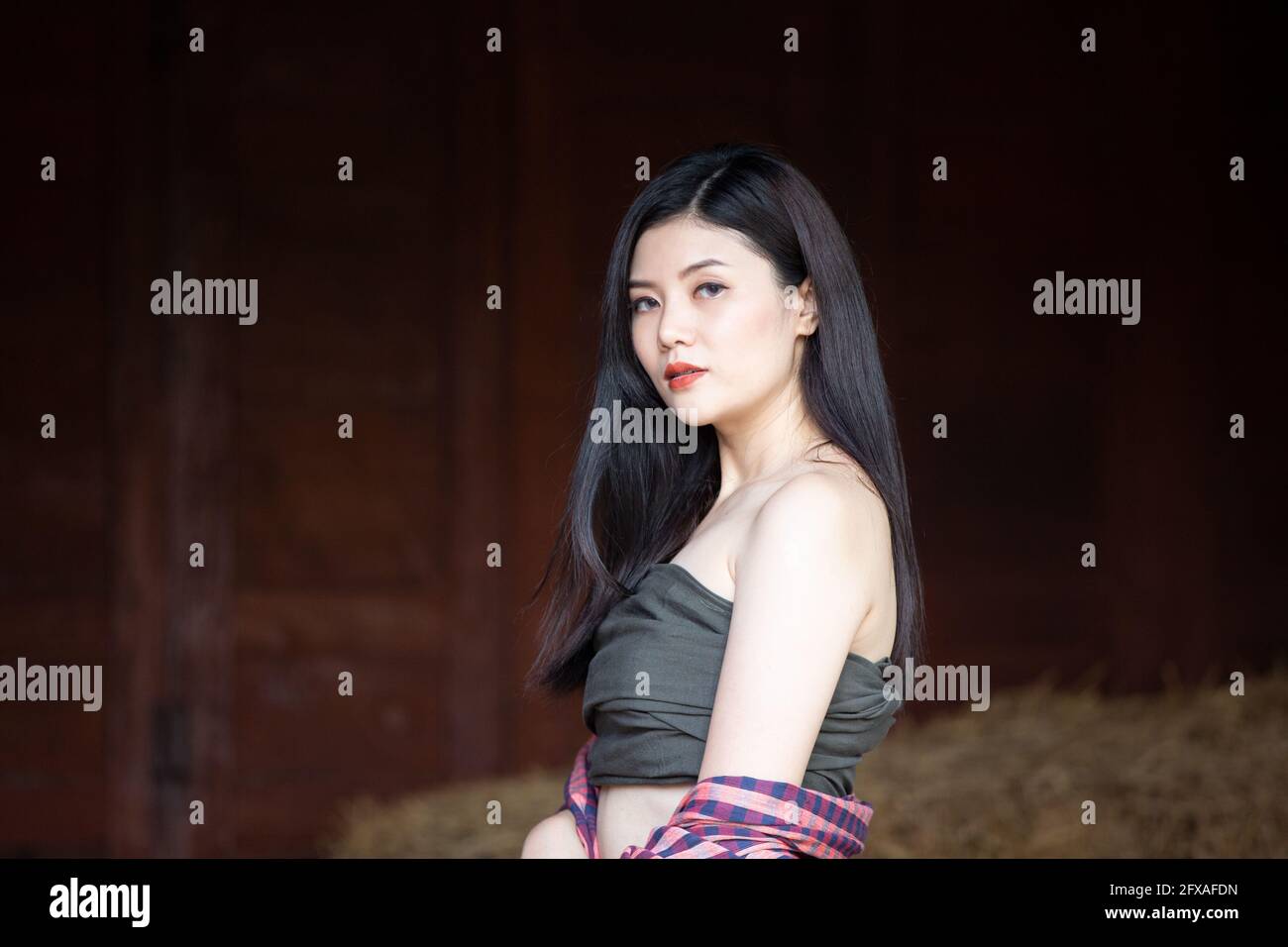 Portrait of Thai farmers wearing Thai traditional dress in rural of ...