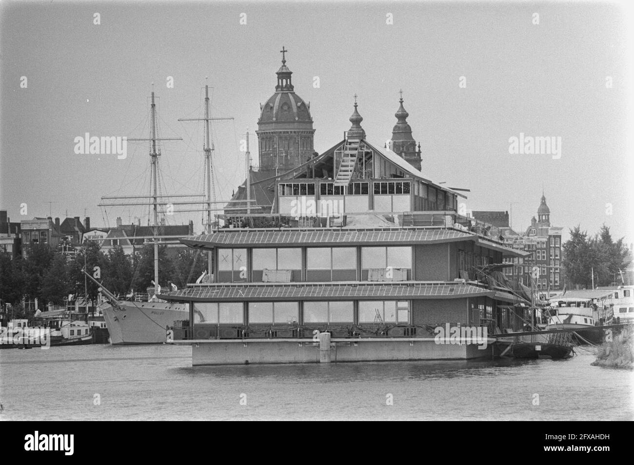 Restaurant floating restaurant Black and White Stock Photos & Images ...