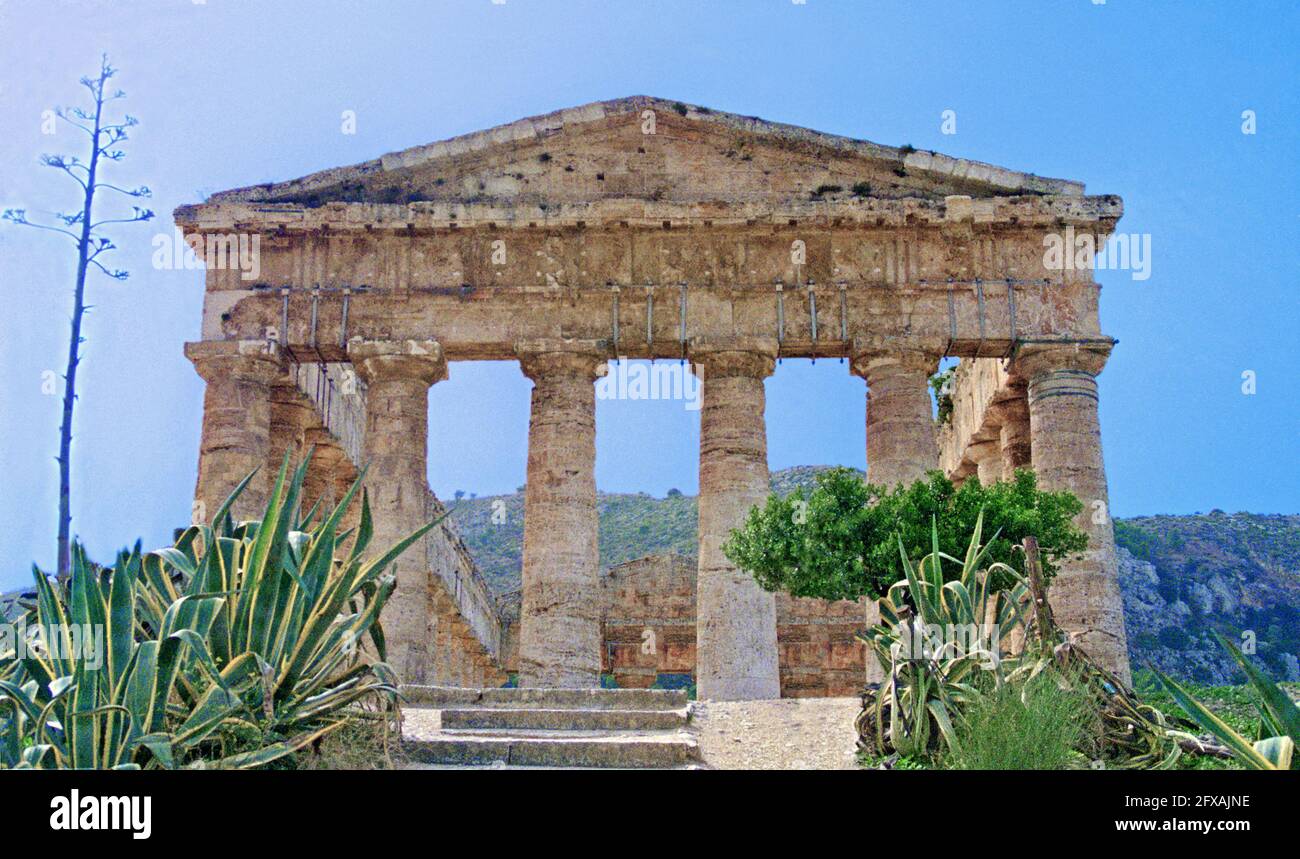 Grecia, ancient monuments hi-res stock photography and images - Alamy