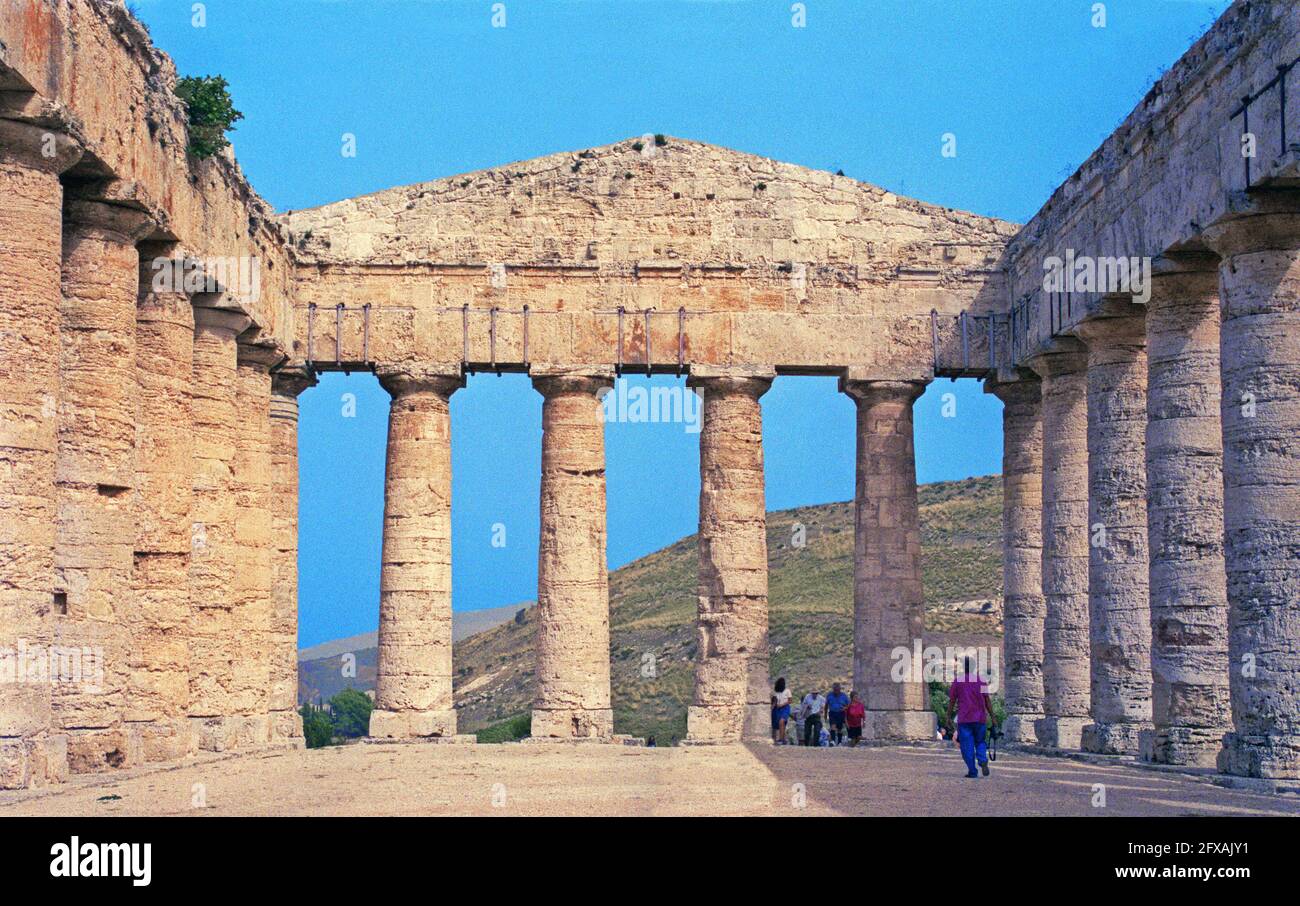 Trapani.The Doric temple of Segesta Stock Photo - Alamy