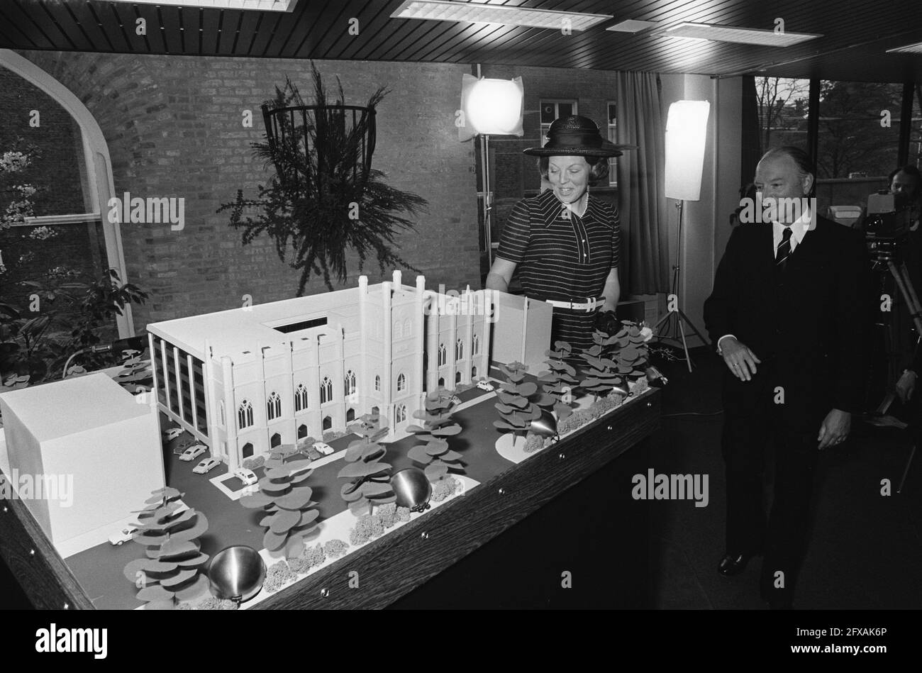 Princess Beatrix at a model of the building, May 2, 1975, buildings ...