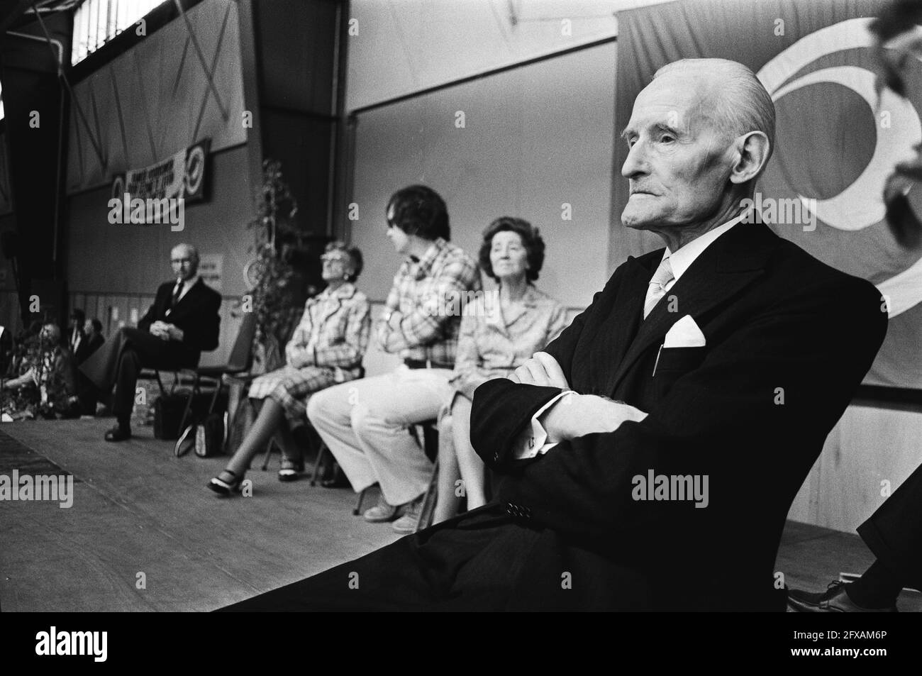 Moerman seated hi-res stock photography and images - Alamy
