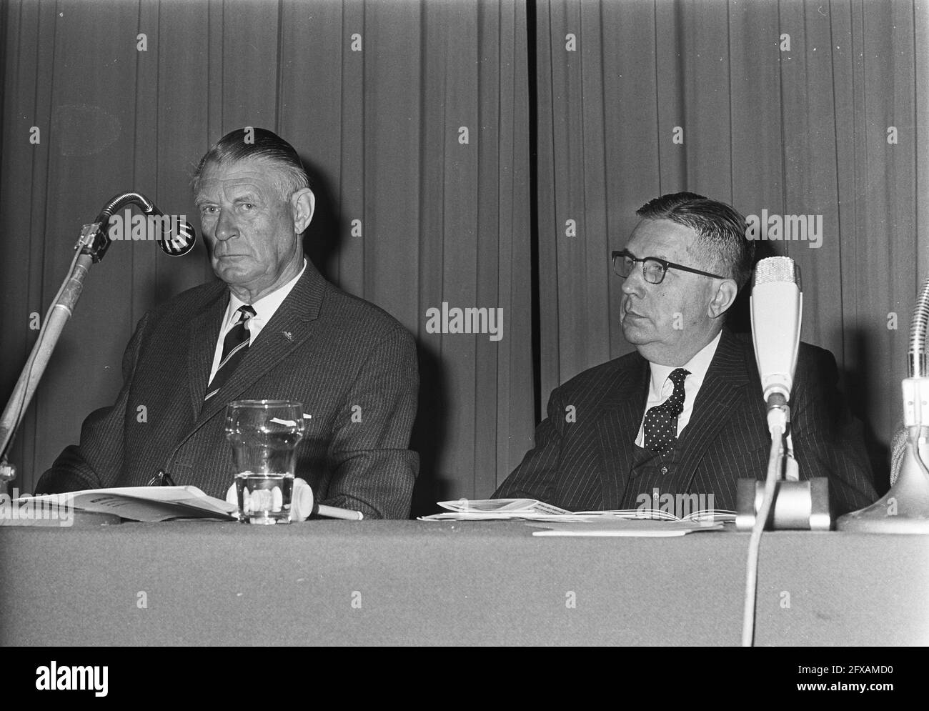 Sillevis smitt hands hi-res stock photography and images - Alamy