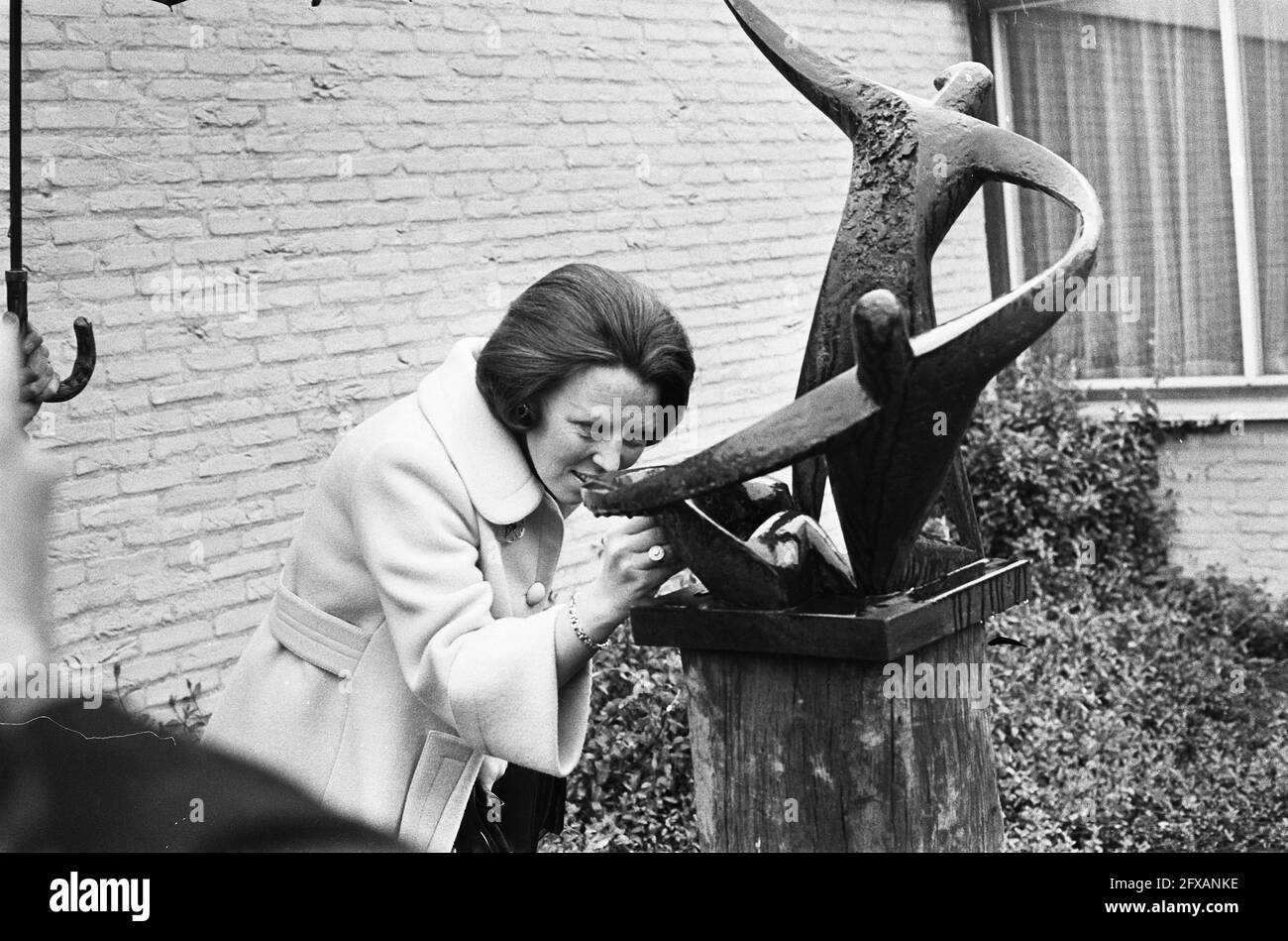 Princess Beatrix at her statue, May 2, 1975, statues, princesses, The ...
