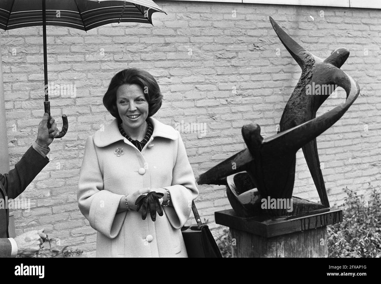 Princess Beatrix at her statue, May 2, 1975, statues, princesses, The ...