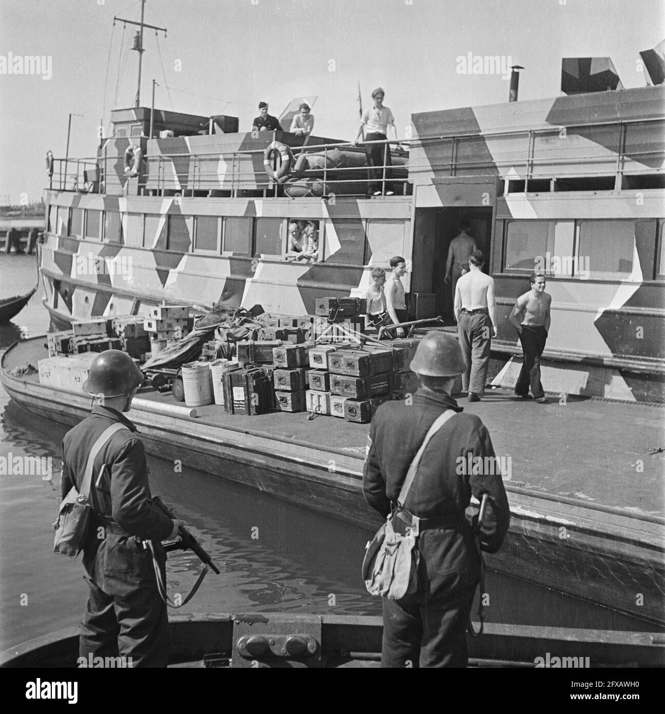 Warship docking Black and White Stock Photos & Images - Alamy