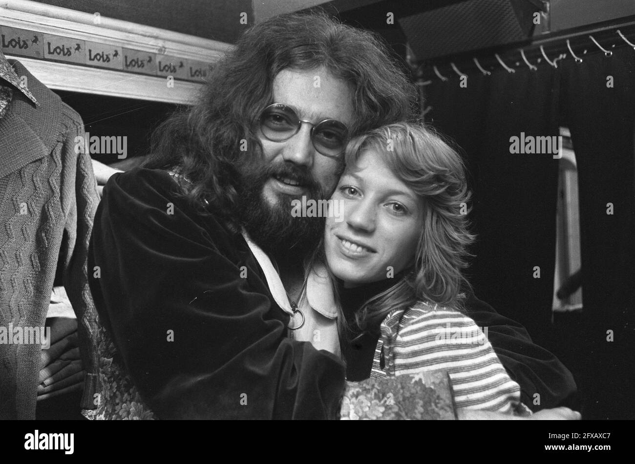 Singing duos hi-res stock photography and images - Alamy