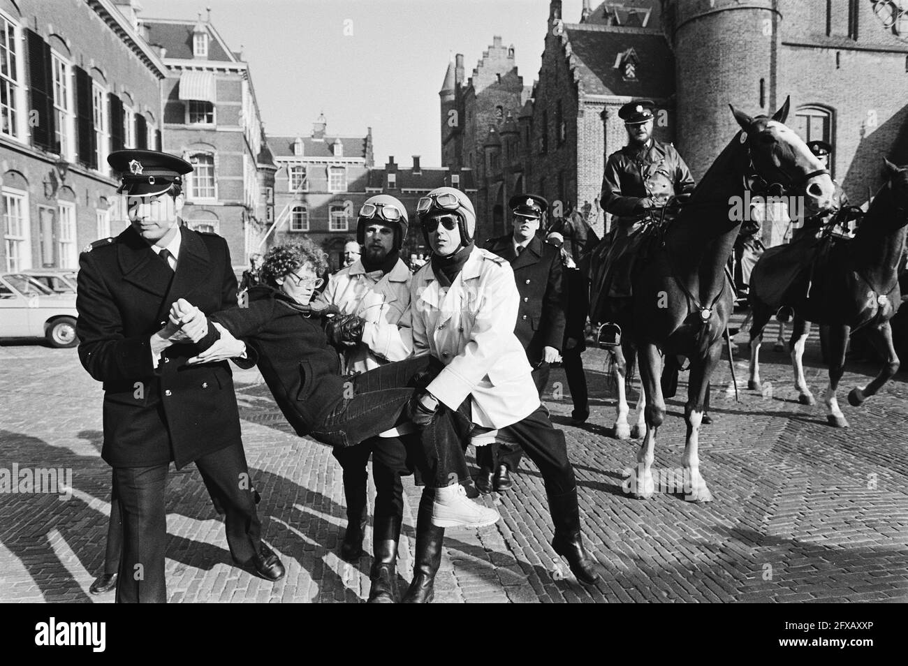 A woman is arrested, October 25, 1979, arrests, demonstrations ...